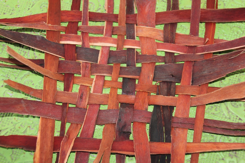 A Bark Weaving Experiement – Fifteen Acres
